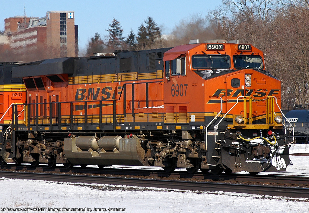 BNSF 6907